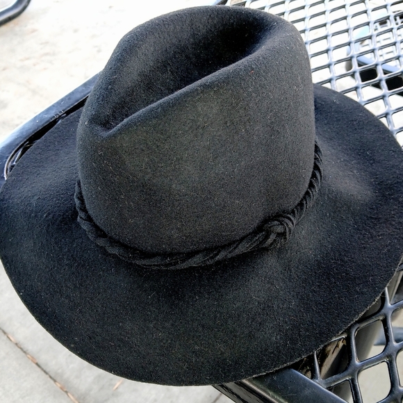 Collectioneighteen | Accessories | Collectioneighteen Black Wool Womens ...